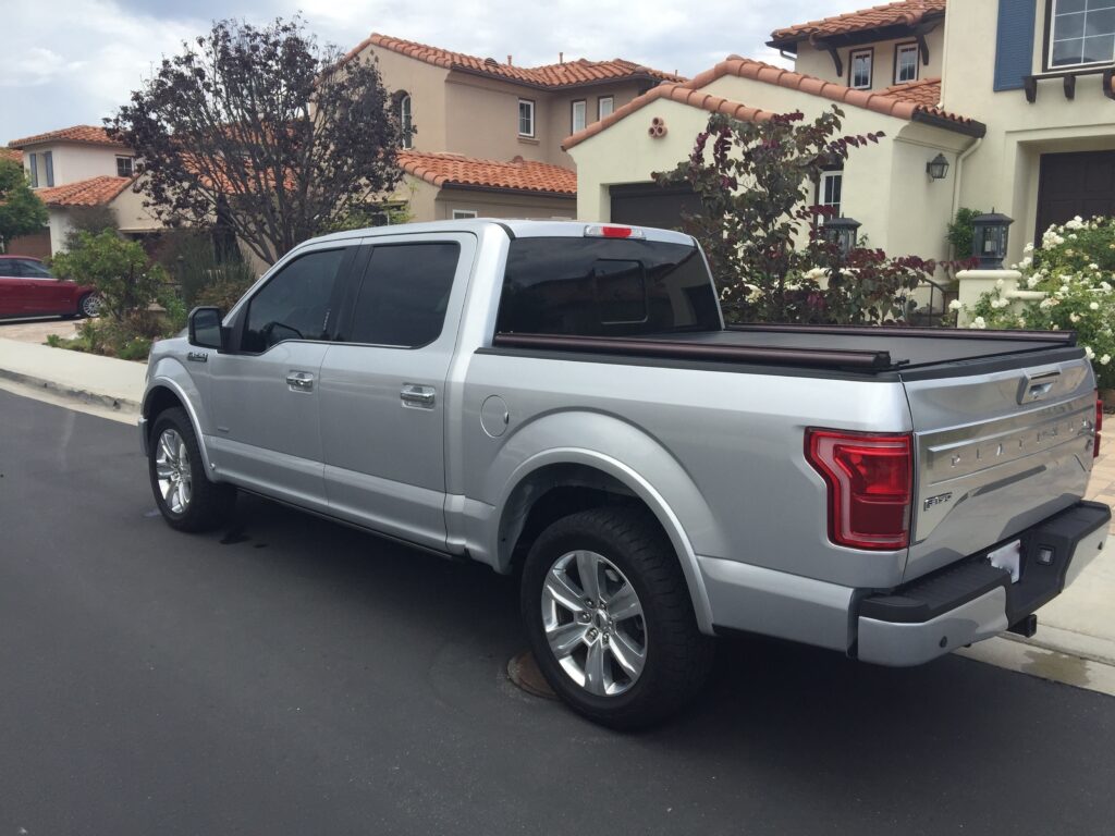 RetraxPRO MX + Thule TracRac SR - Tonneau Factory Outlet